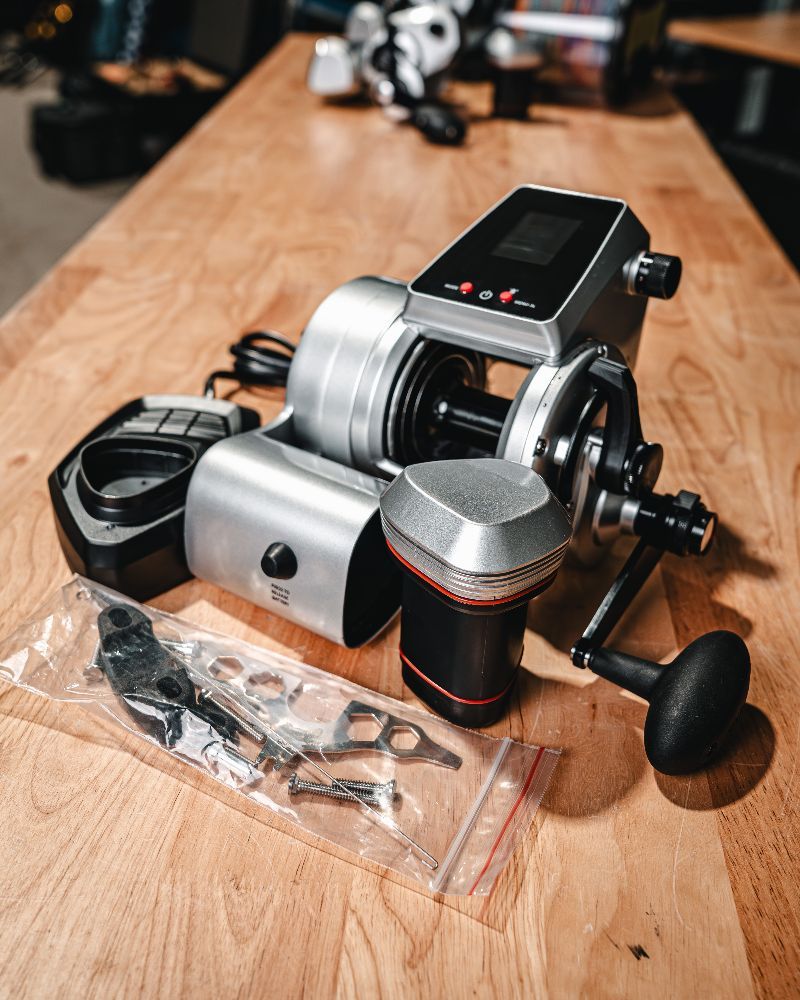 PENN Fathom Electric Reel Kit - Electric reel with battery!